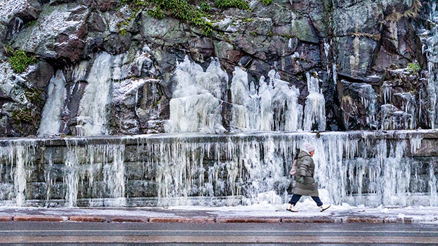 Ice on Rocks | Something About Daily Life